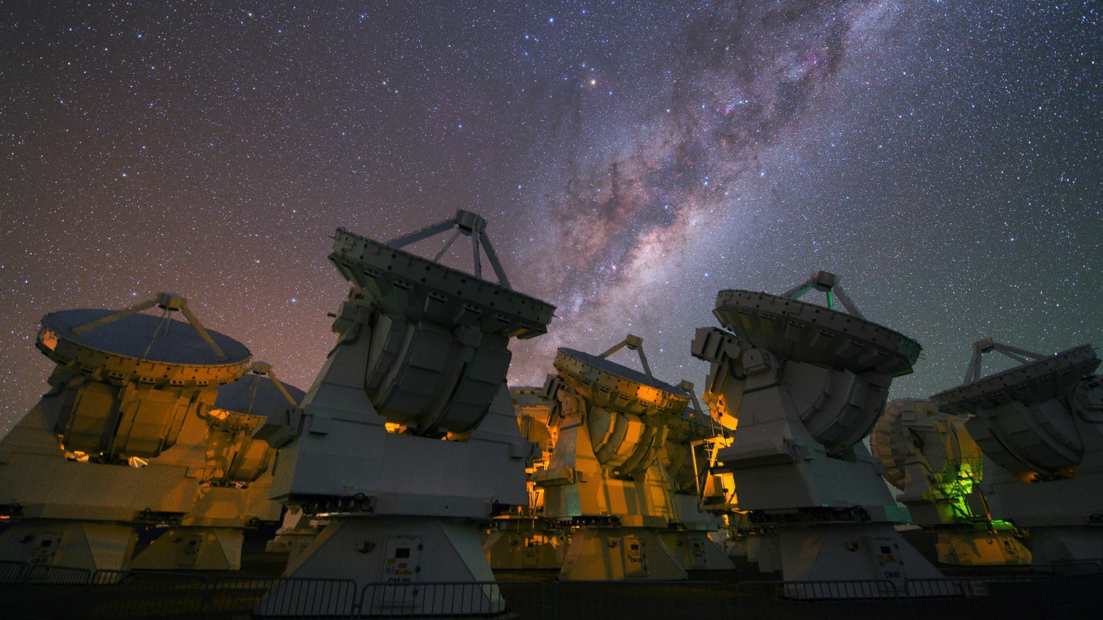 Radio telescopes exploring the Milky Way Desktop wallpapers 1600x900