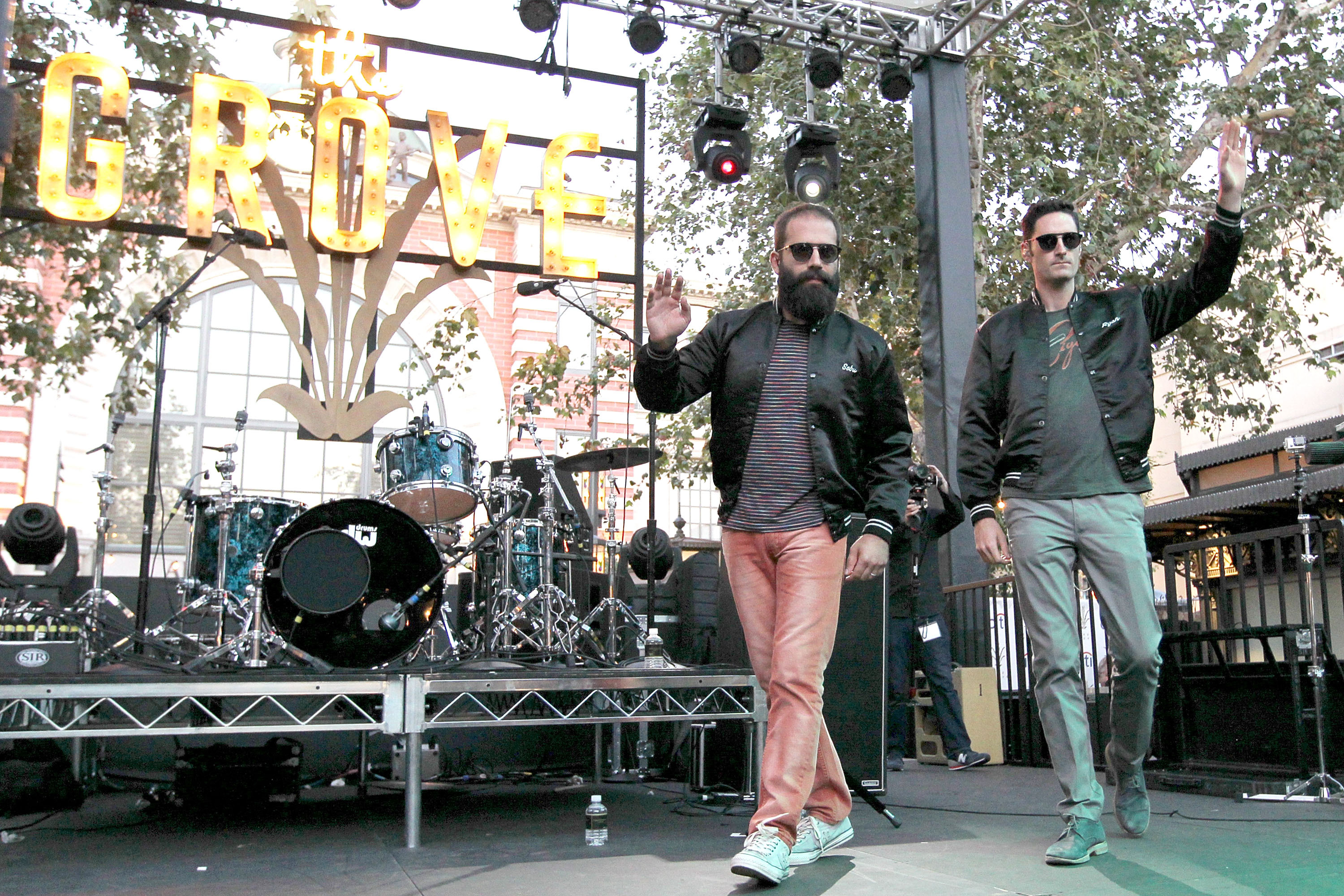 Capital Cities на сцене - обои для рабочего стола, картинки, фото