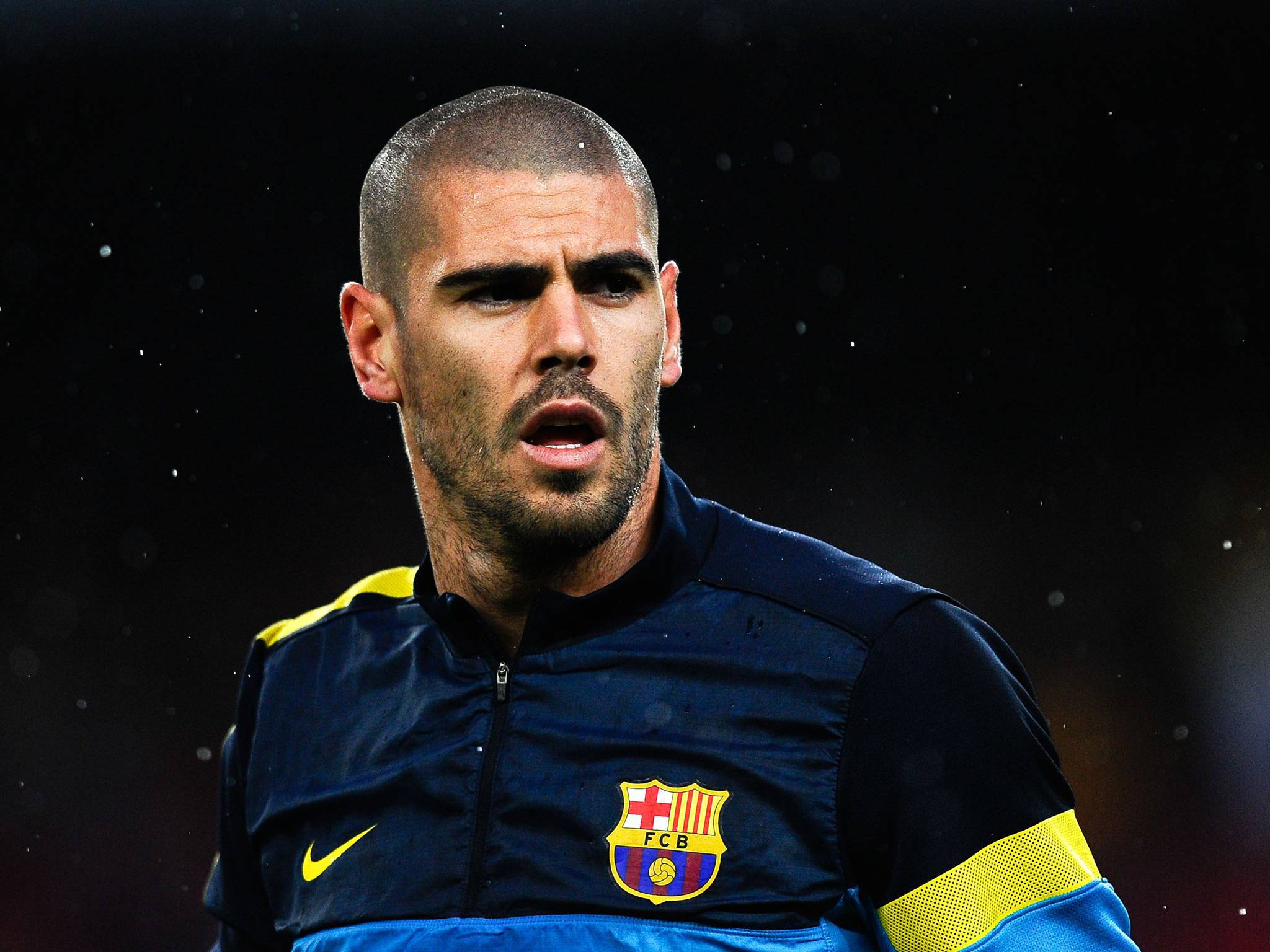 The best player of Barcelona Victor Valdes wallpapers and images ...