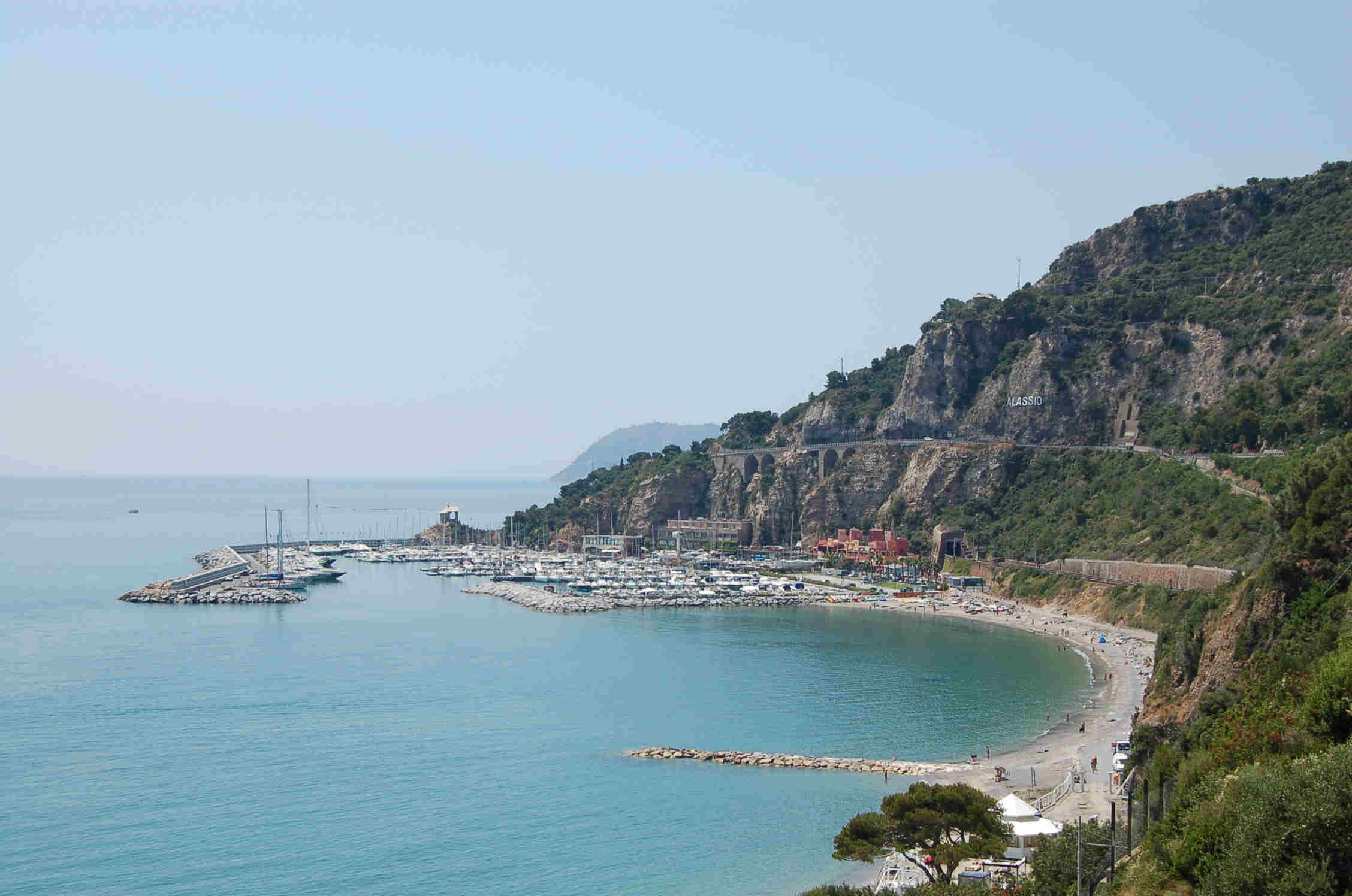 Порт на курорте Алассио, Италия - обои для рабочего стола, картинки, фото