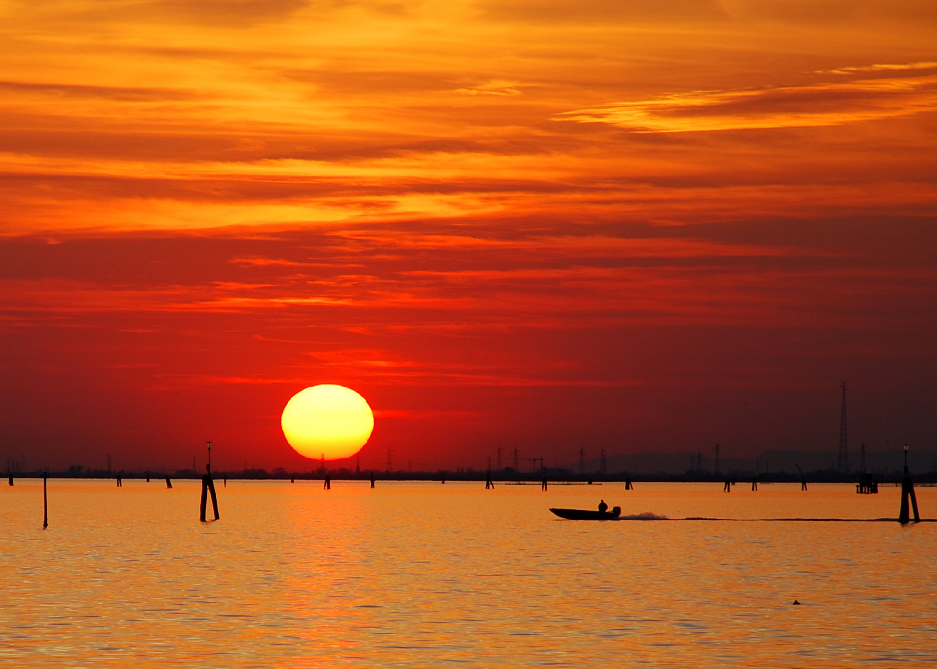 Sunset over the beach in the resort of Lido di Ezolo, Italy wallpapers ...