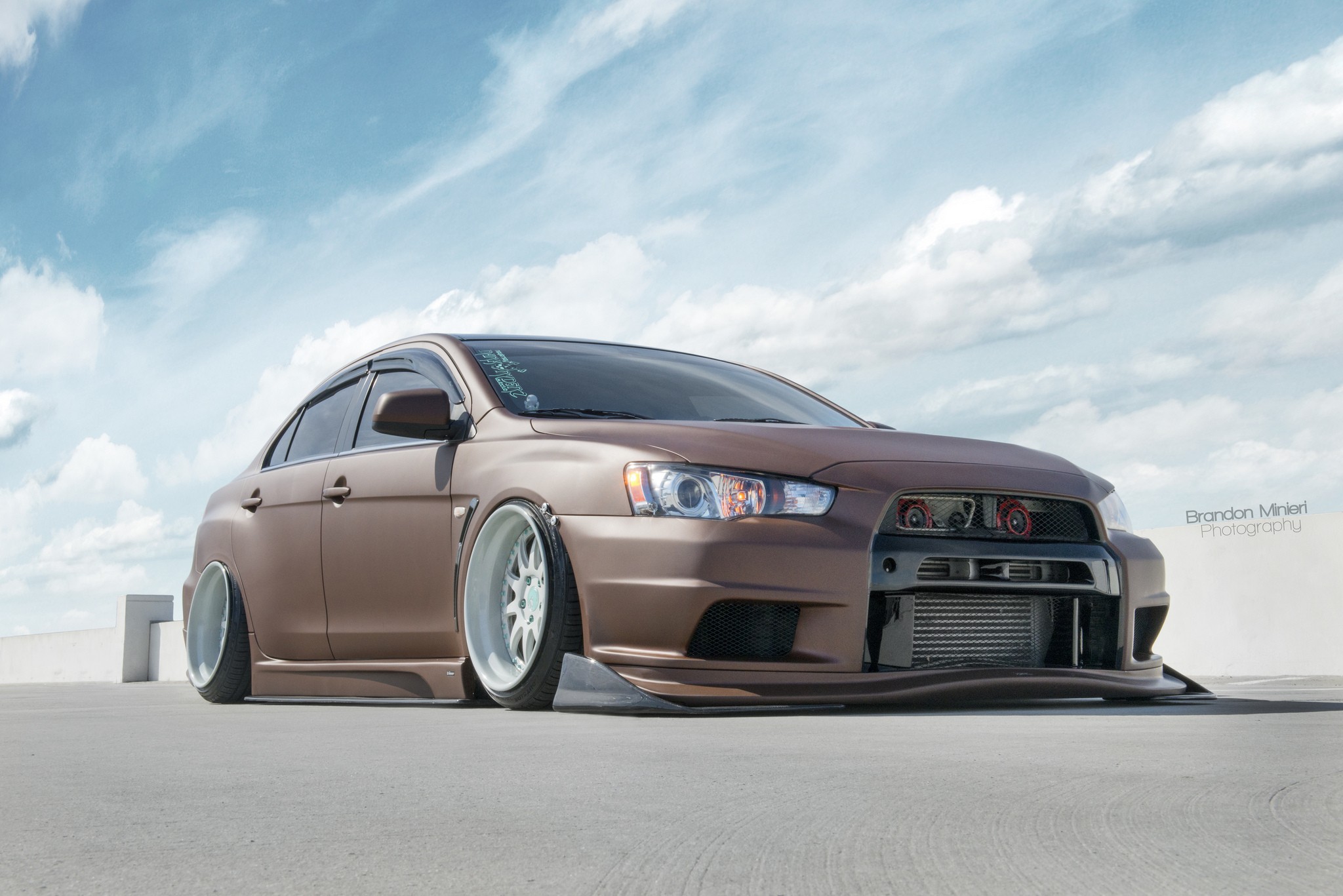 Автомобиль Mitsubishi Lancer Evo X шоколадного цвета - обои для ...