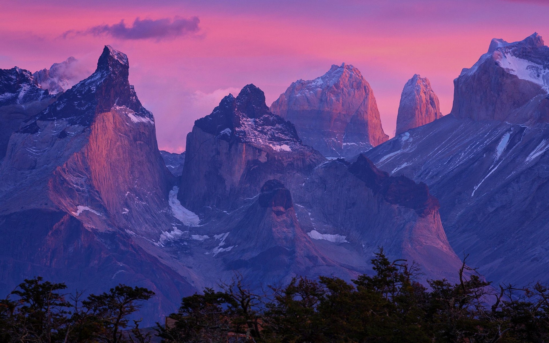Pink clouds at sunset in the Torres del Paine National Park, Chile ...