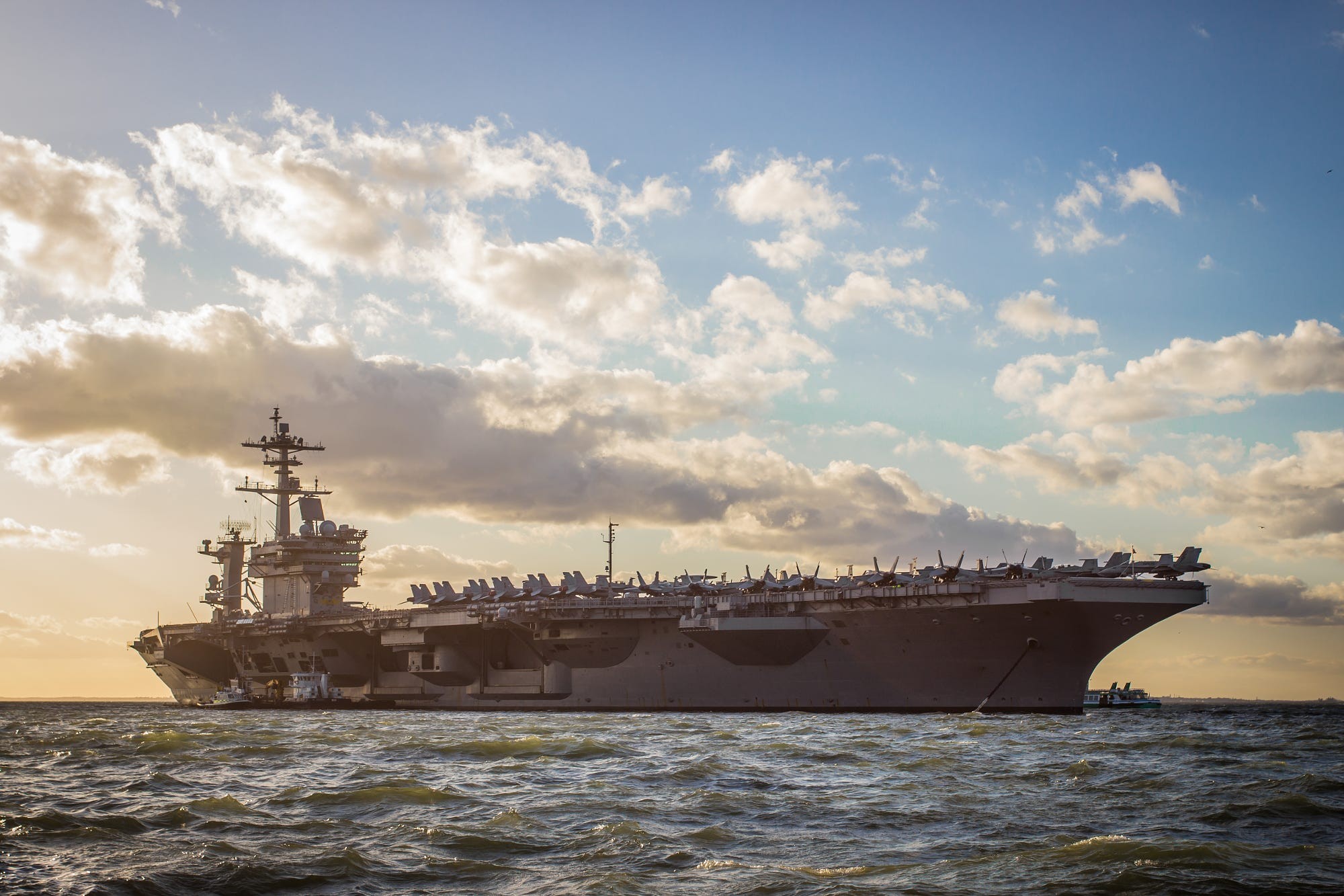 USS George H.W. Bush (CVN-77) in the ocean wallpapers and images ...