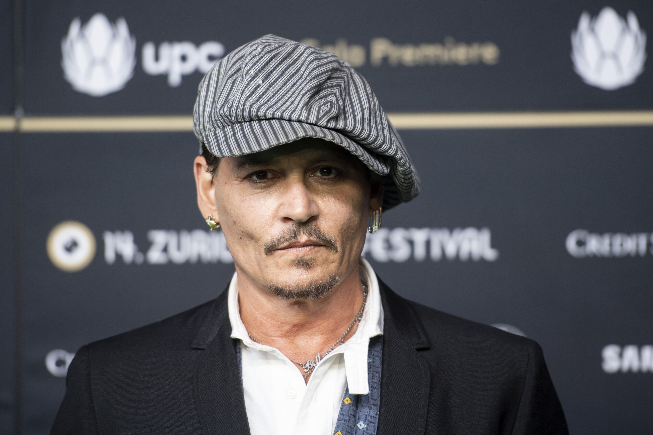 Актер Джонни Депп в кепке - обои для рабочего стола, картинки, фото